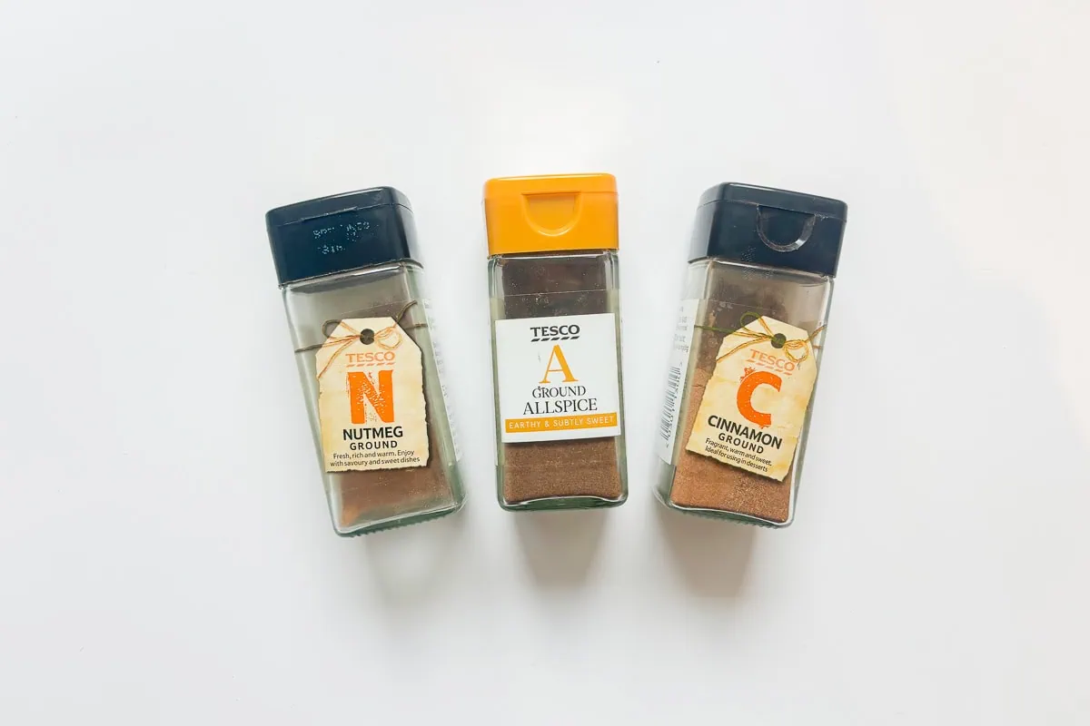 Simple Spiced Christmas Shortbread Recipe - Scottish Scran